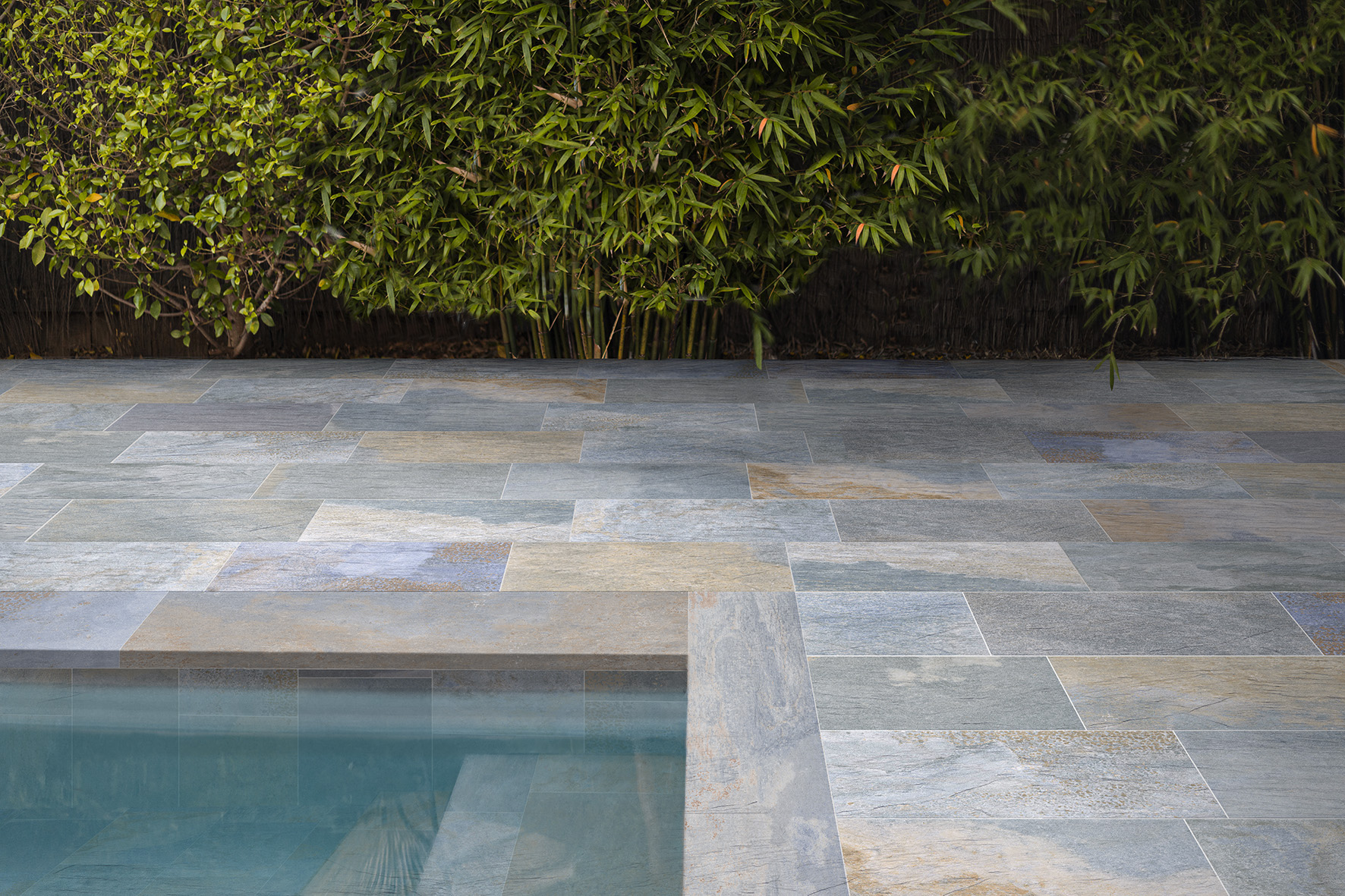 PELDAÑO EXTRUSIONADO NUSA DUA AZUL · ANTISLIP | Keros